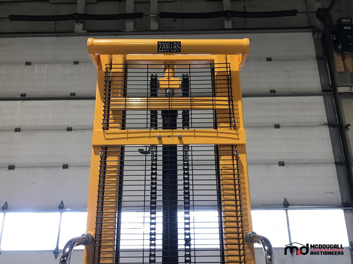 ULine H-5440 Straddle Pallet Stacker