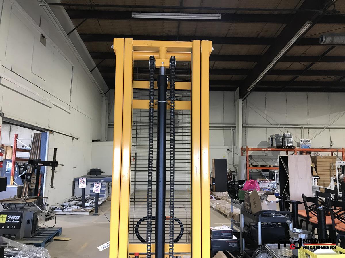 ULine H-5440 Straddle Pallet Stacker