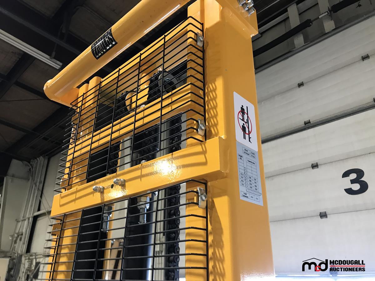 ULine H-5440 Straddle Pallet Stacker