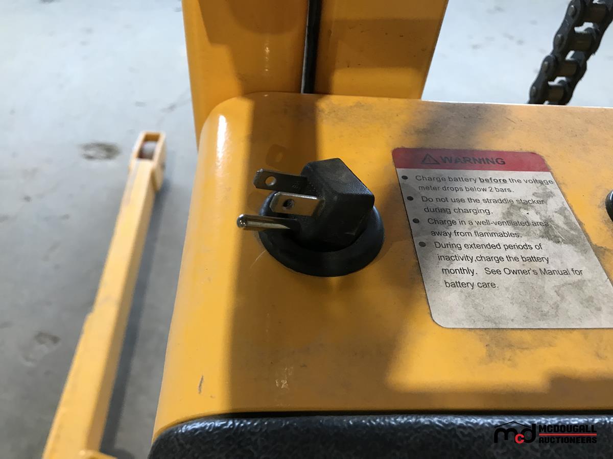 ULine H-5440 Straddle Pallet Stacker