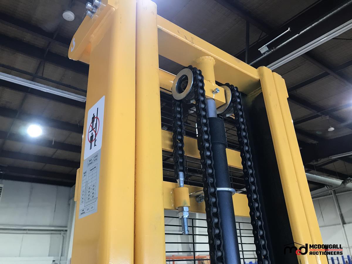 ULine H-5440 Straddle Pallet Stacker