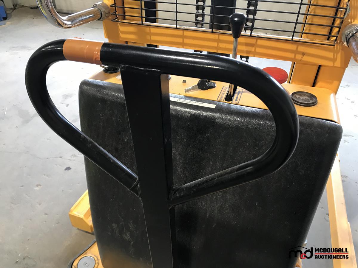 ULine H-5440 Straddle Pallet Stacker