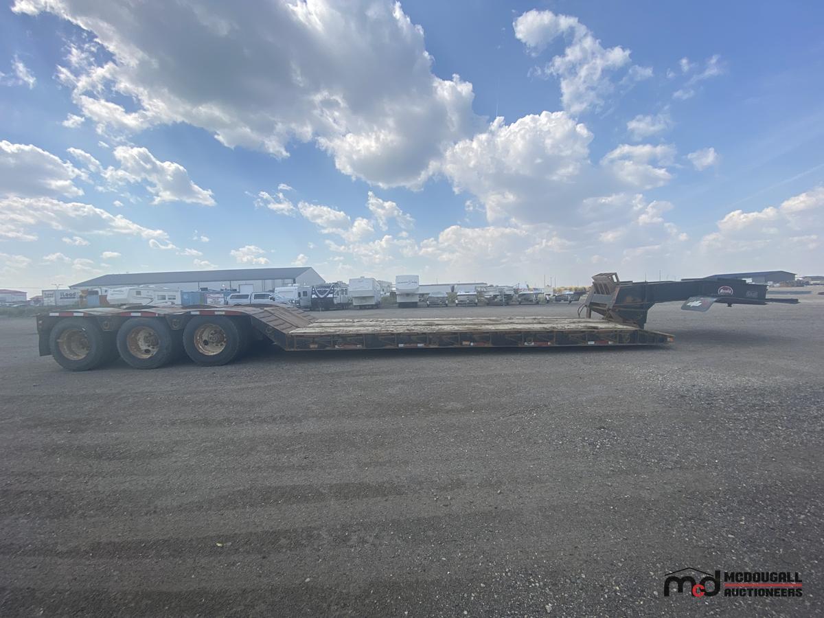 2001 Witzco Challenger Lowboy Tridem Trailer & Allis Chalmers F50 Forklift