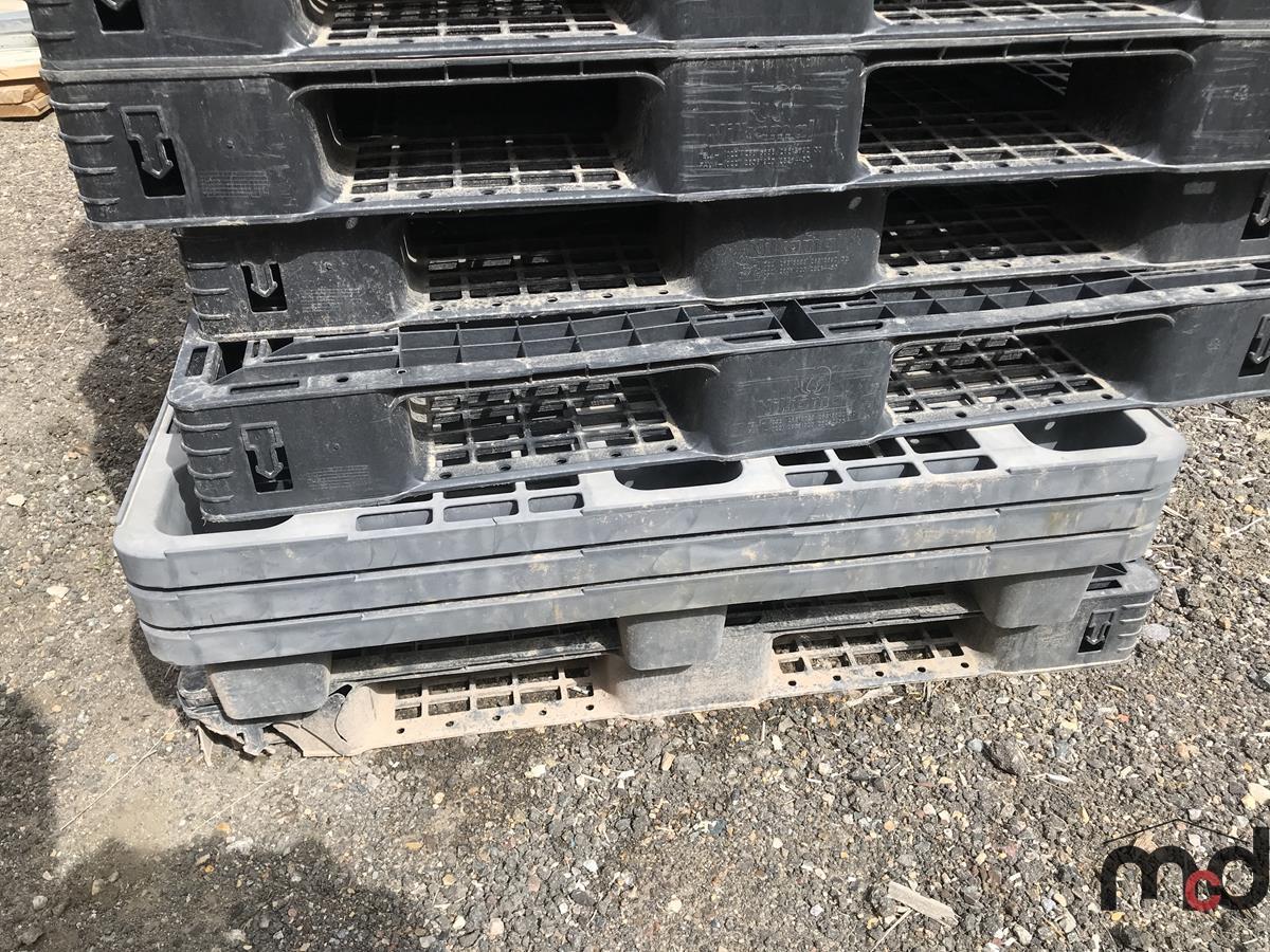 Stack of Plastic Pallets (Some May Have Minor Damage)