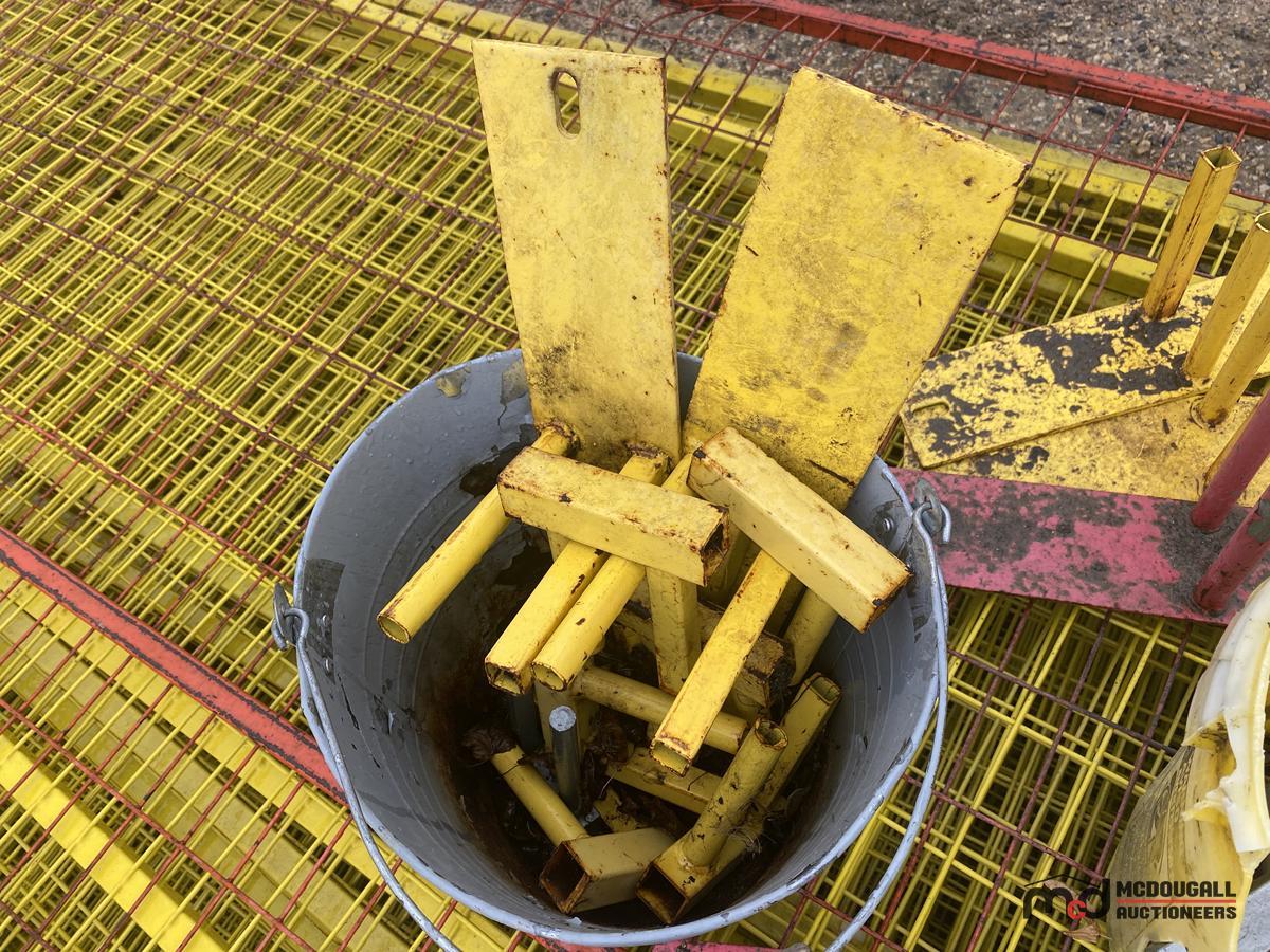 (22) Metal Fence Panels