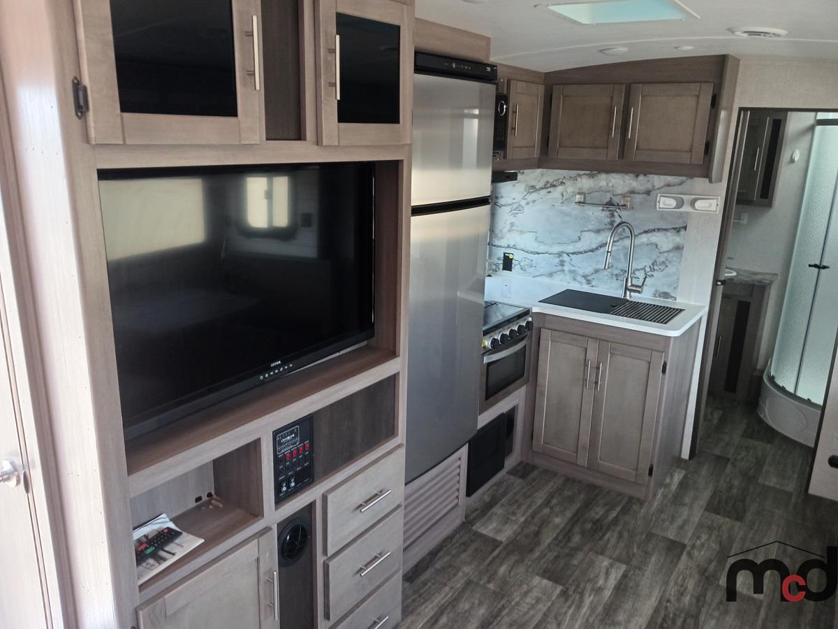 2022 Crossroads Sunset 30' 253RB T/A Travel Trailer