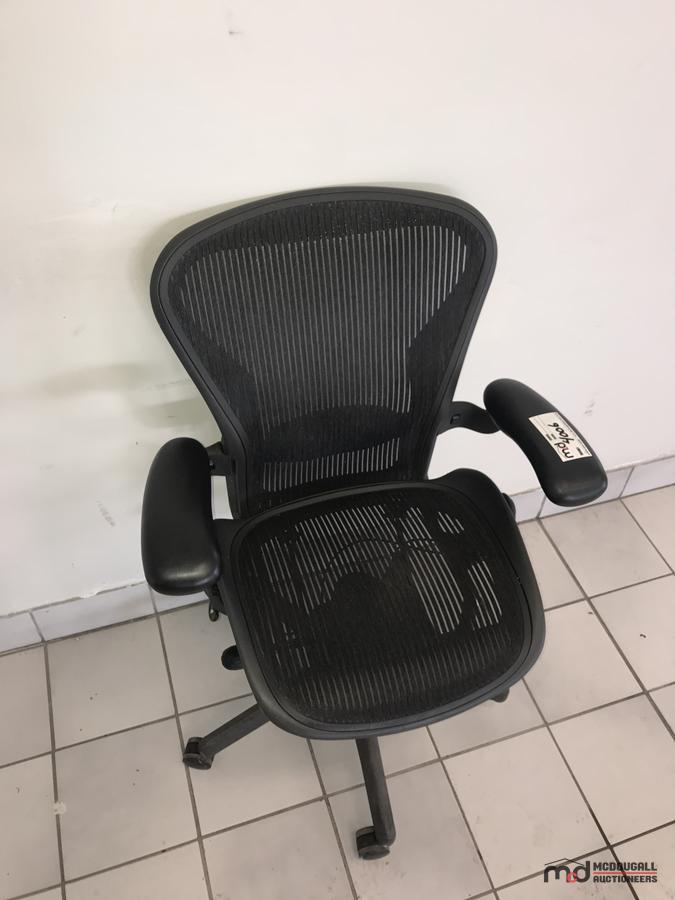 Herman Miller Aeron Chair (missing wheel)