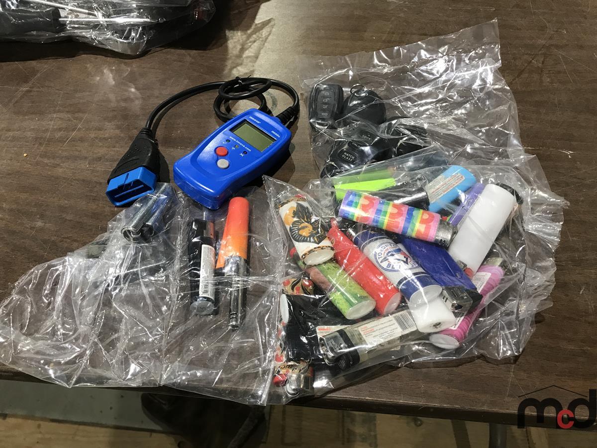 Innova 3020b Diagnostic Tool, Lighters & Vehicle Fobs