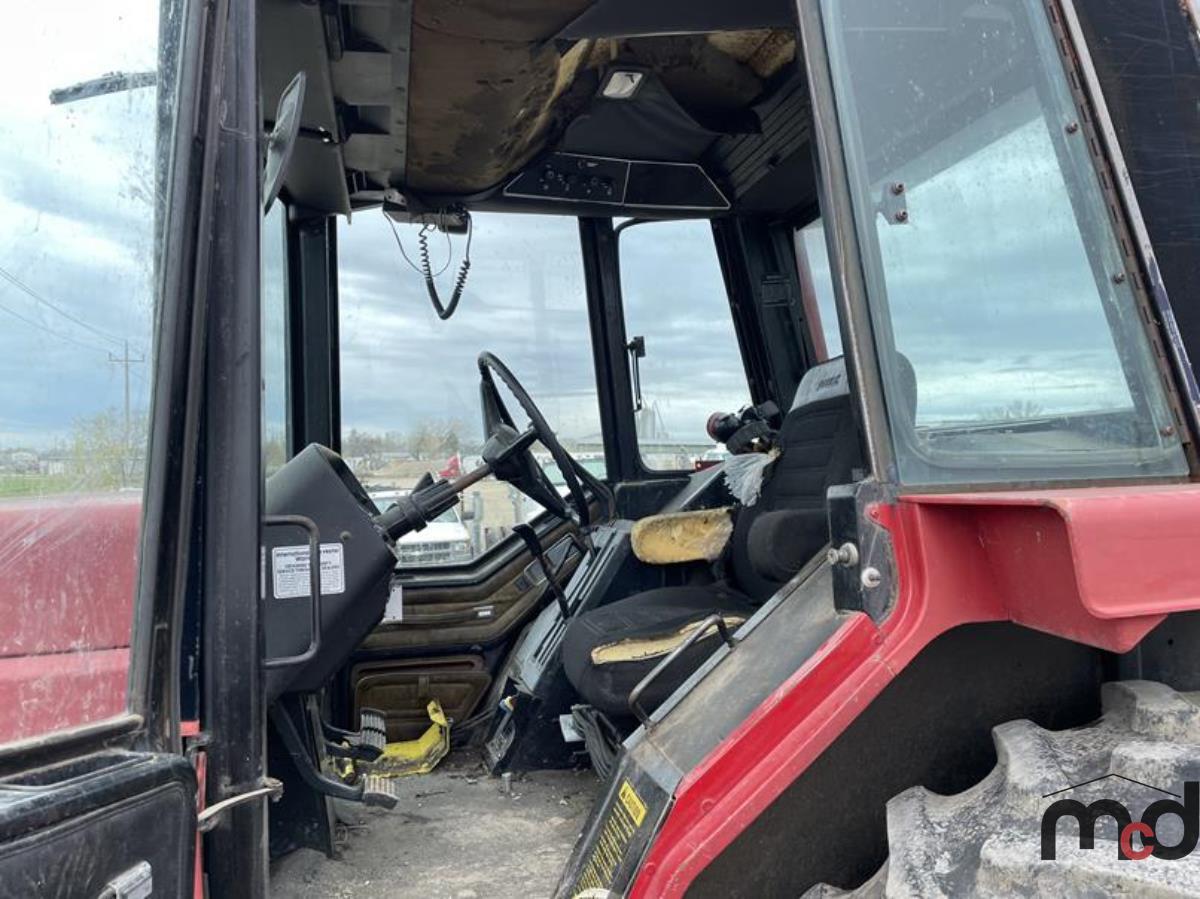 1983 International 5288 2WD Tractor