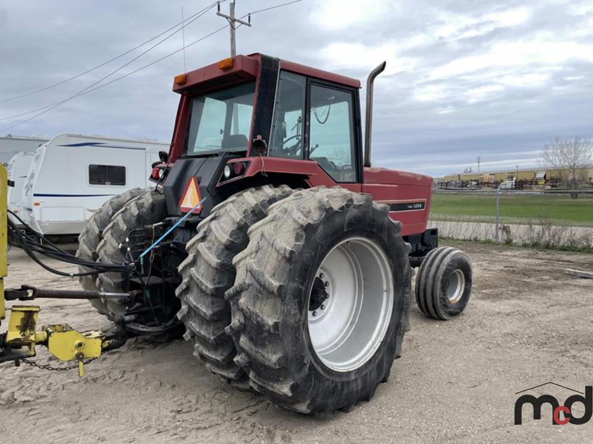 1983 International 5288 2WD Tractor