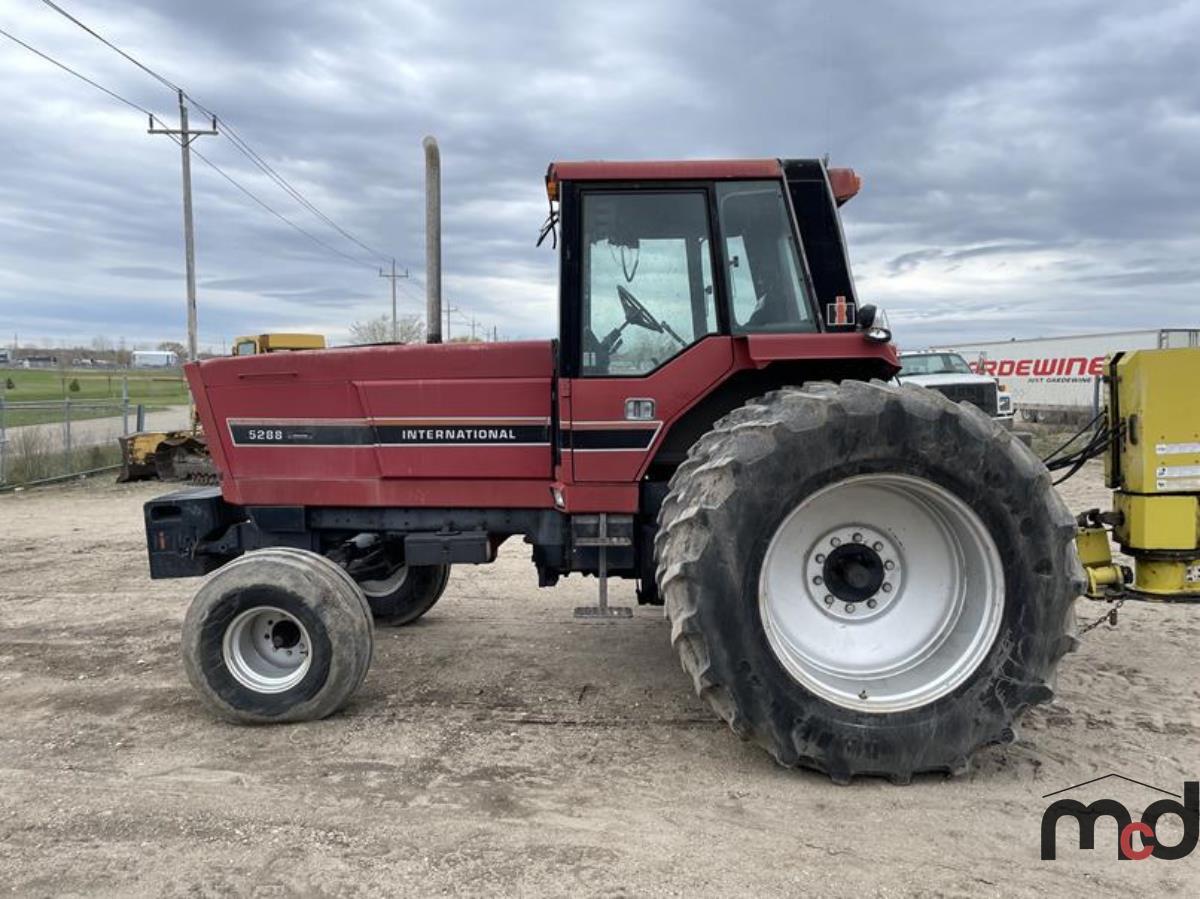 1983 International 5288 2WD Tractor