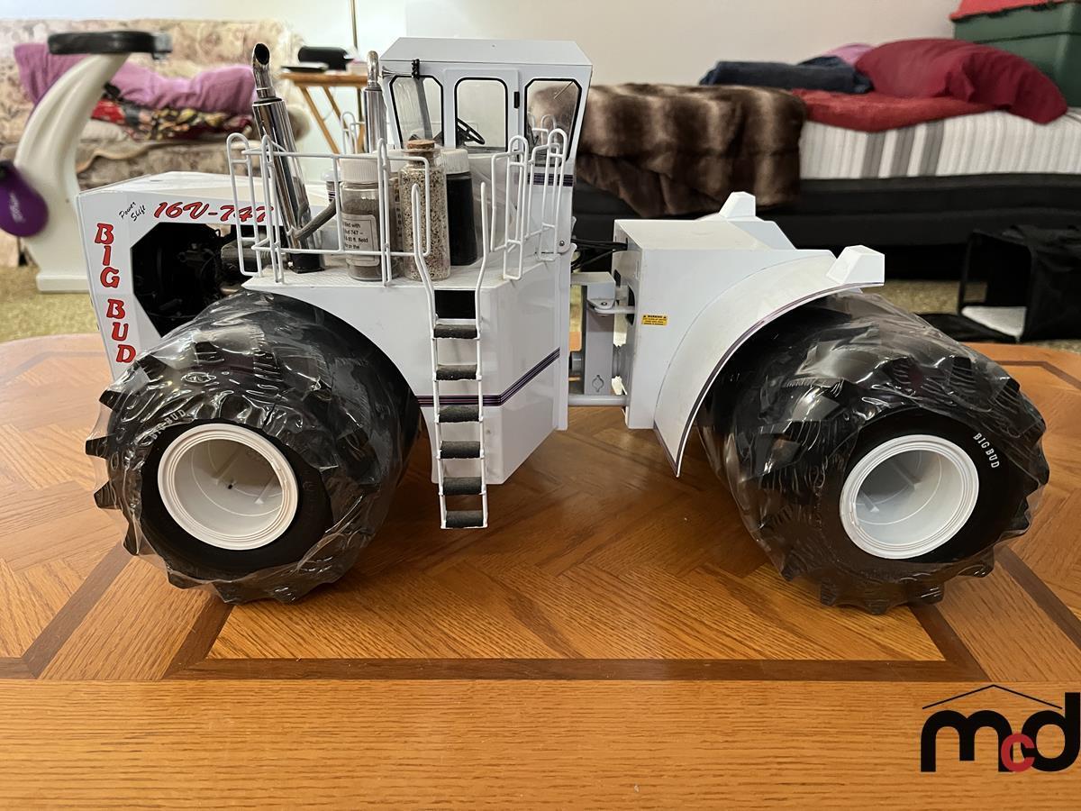 Big Bud 16V-747 Collector Tractor