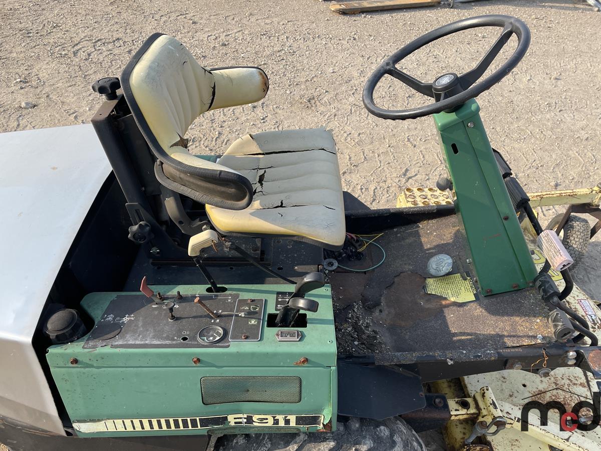 John Deere F911 Mower