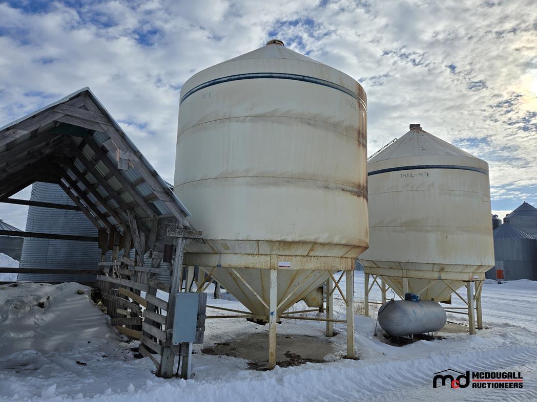 Trail Rite 2500 bu Hopper Bottom Bin
