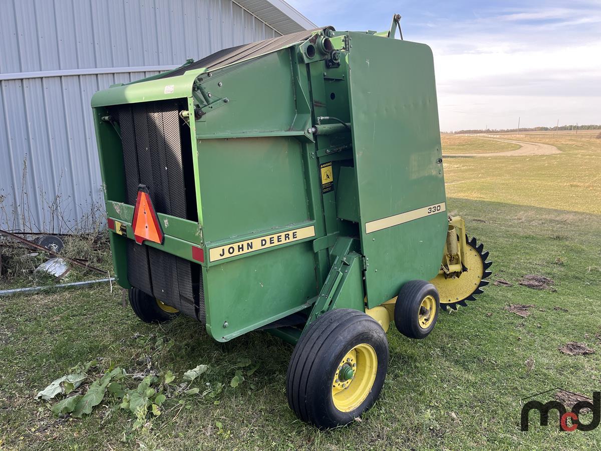 John Deere 330 Baler