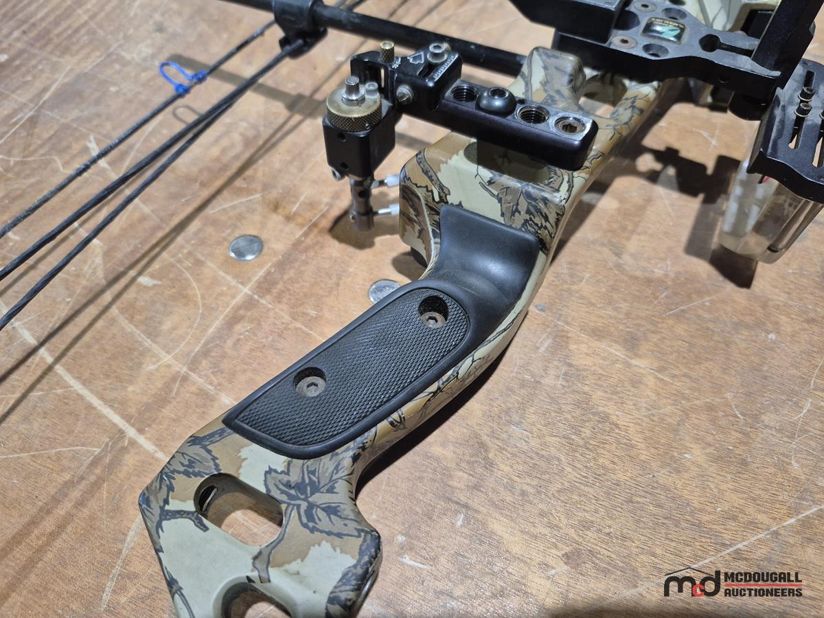 Darton Maverick Compound Bow w/ Case and Accessories