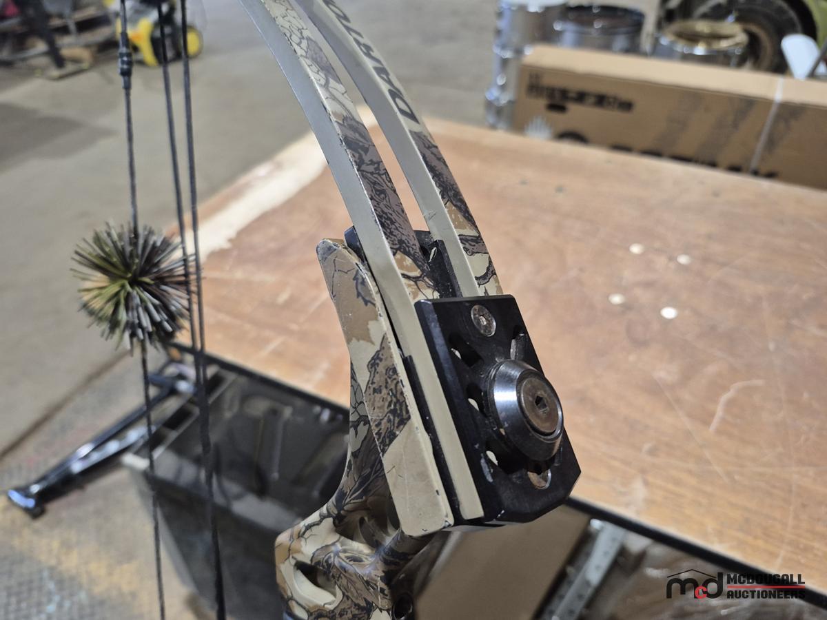 Darton Maverick Compound Bow w/ Case and Accessories