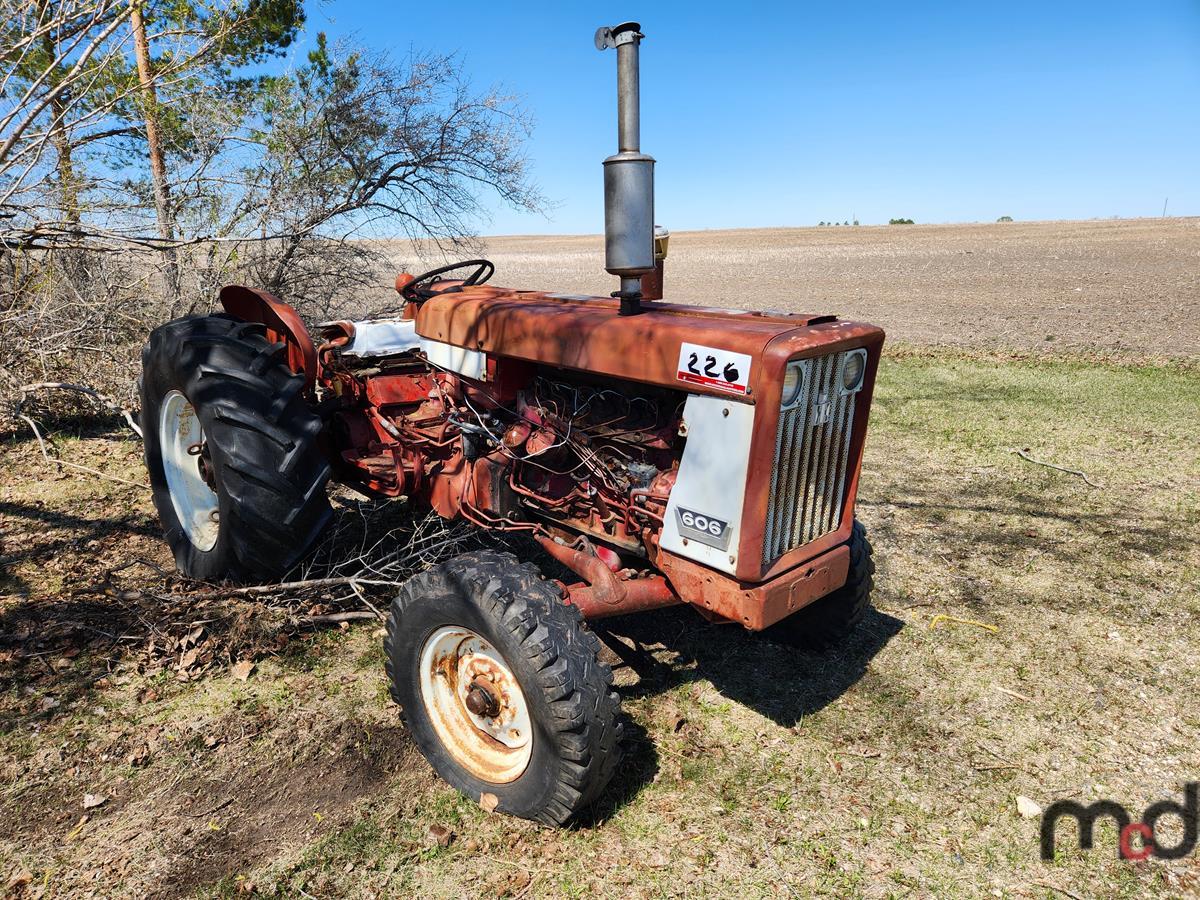 IH 606 Tractor (Non-Runner)