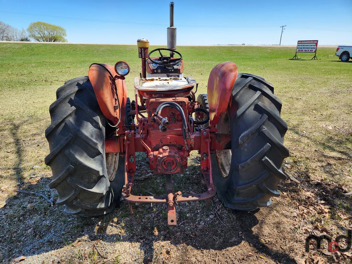 IH 606 Tractor (Non-Runner)