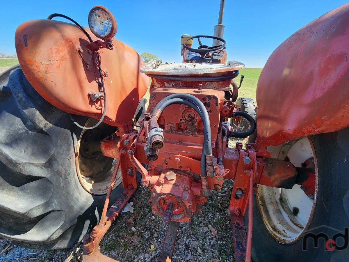 IH 606 Tractor (Non-Runner)