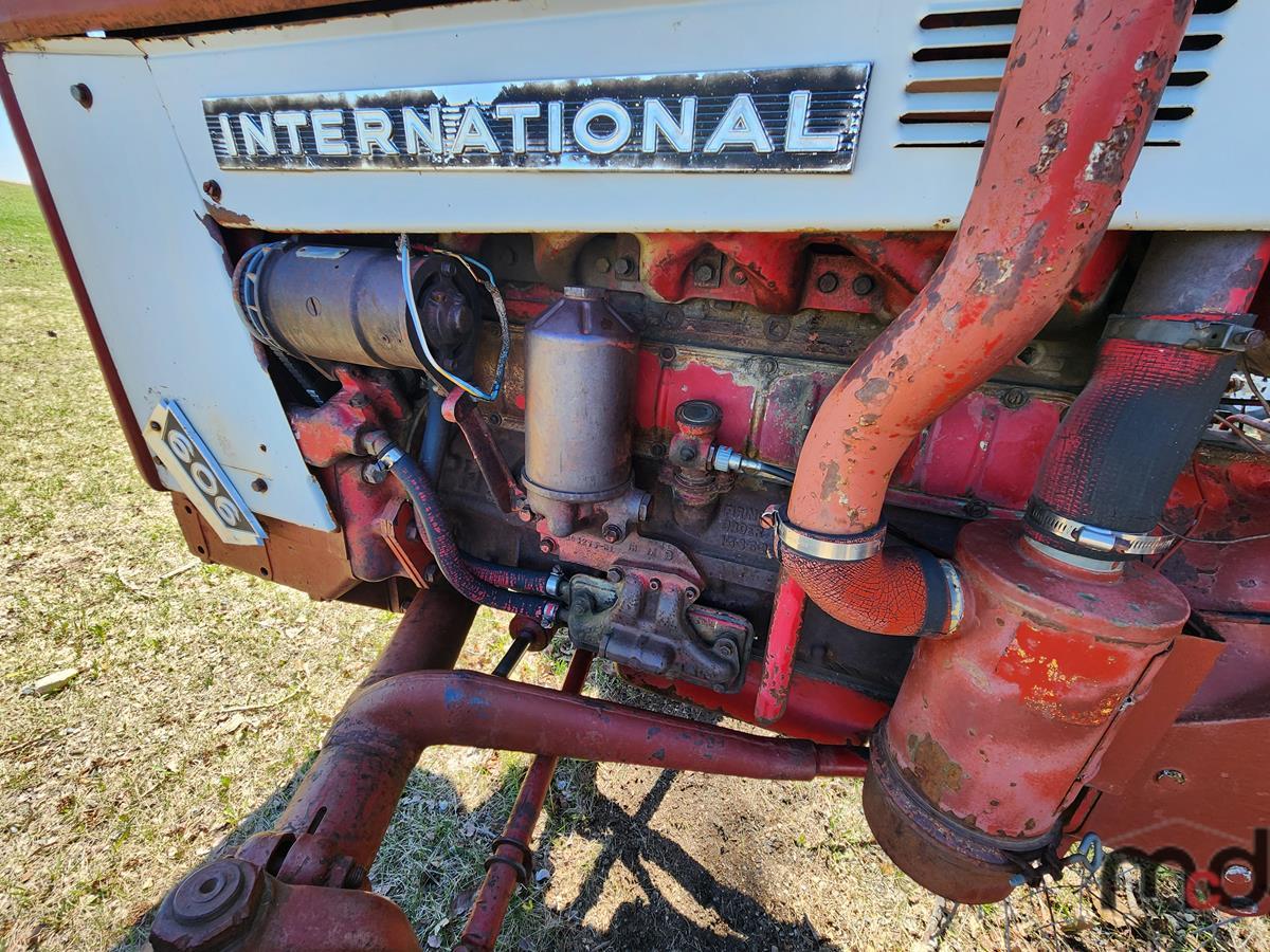 IH 606 Tractor (Non-Runner)