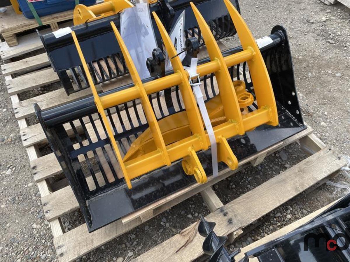Mini Excavator Attachment Set Including 880 mm, Sand Bucket, Ripper and ...