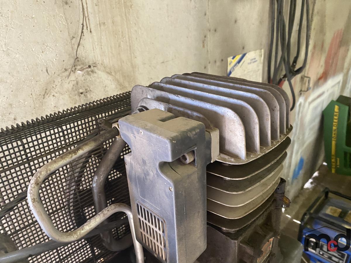 DeVilbiss Pro 400 Air Compressor