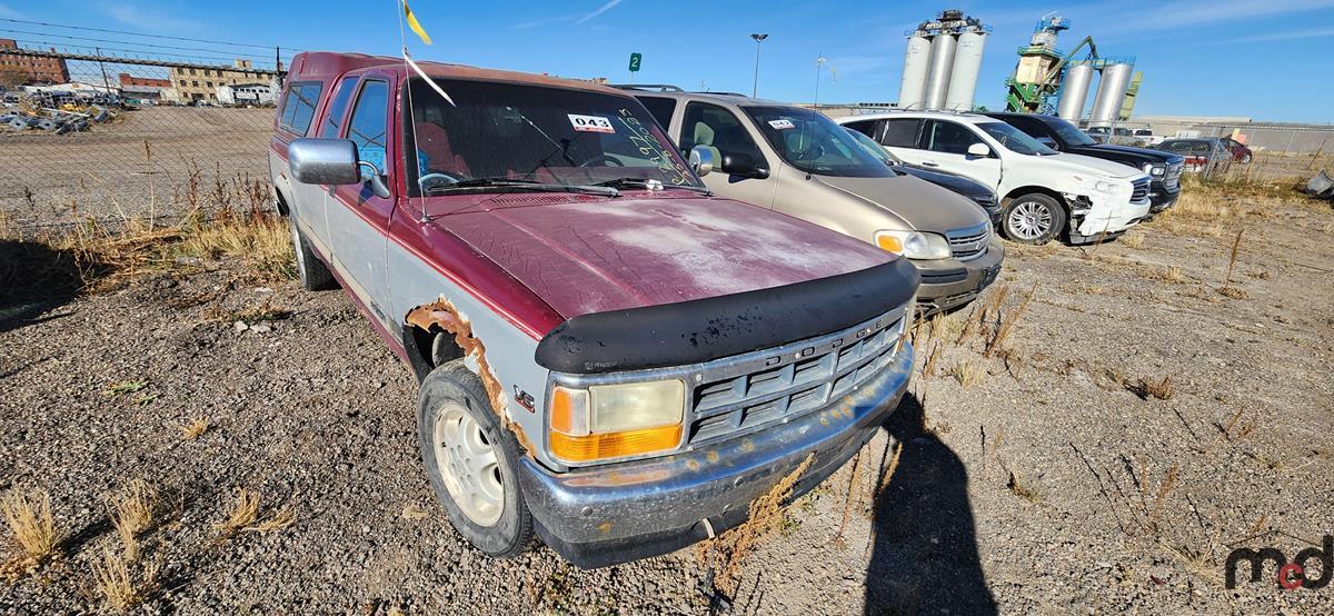 SALVAGE UNIT: 1995 Dodge Dakota Truck - Red (Non-Runner)