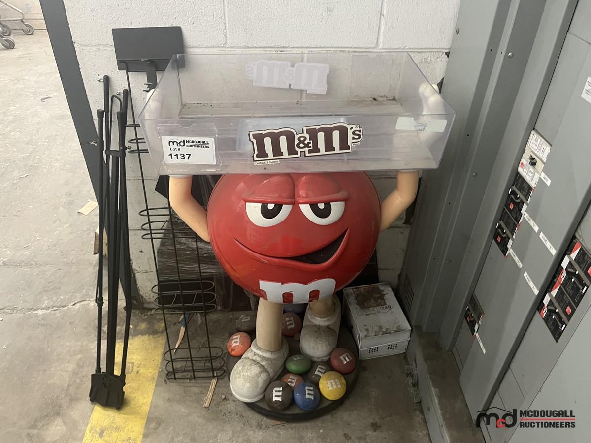 M&M Display