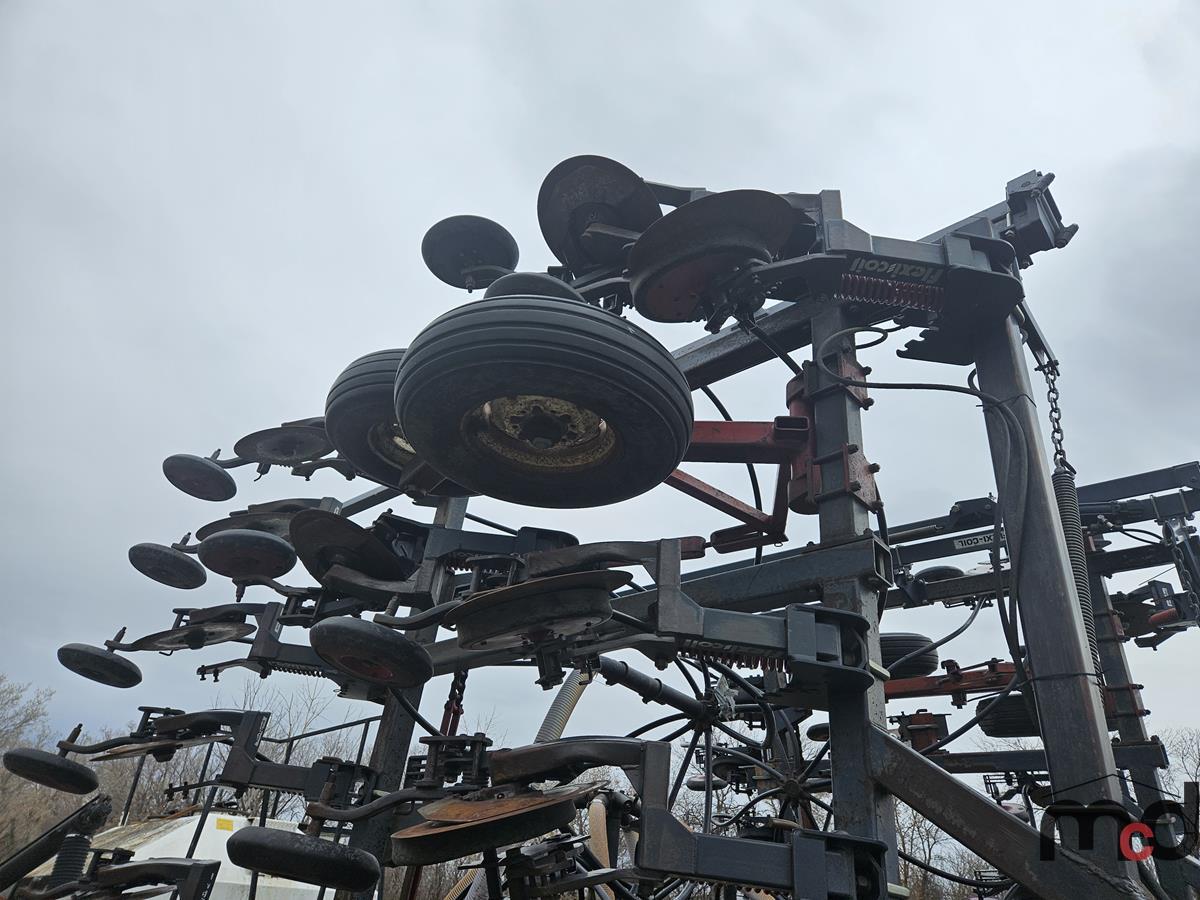 Flexi Coil Disc Drill w/ Bourgault Air Seeder Tank