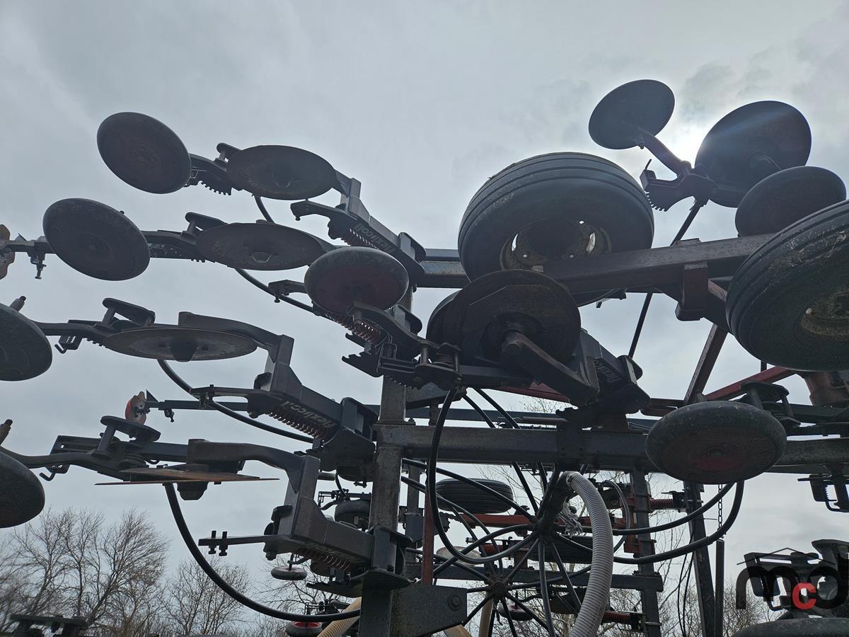 Flexi Coil Disc Drill w/ Bourgault Air Seeder Tank