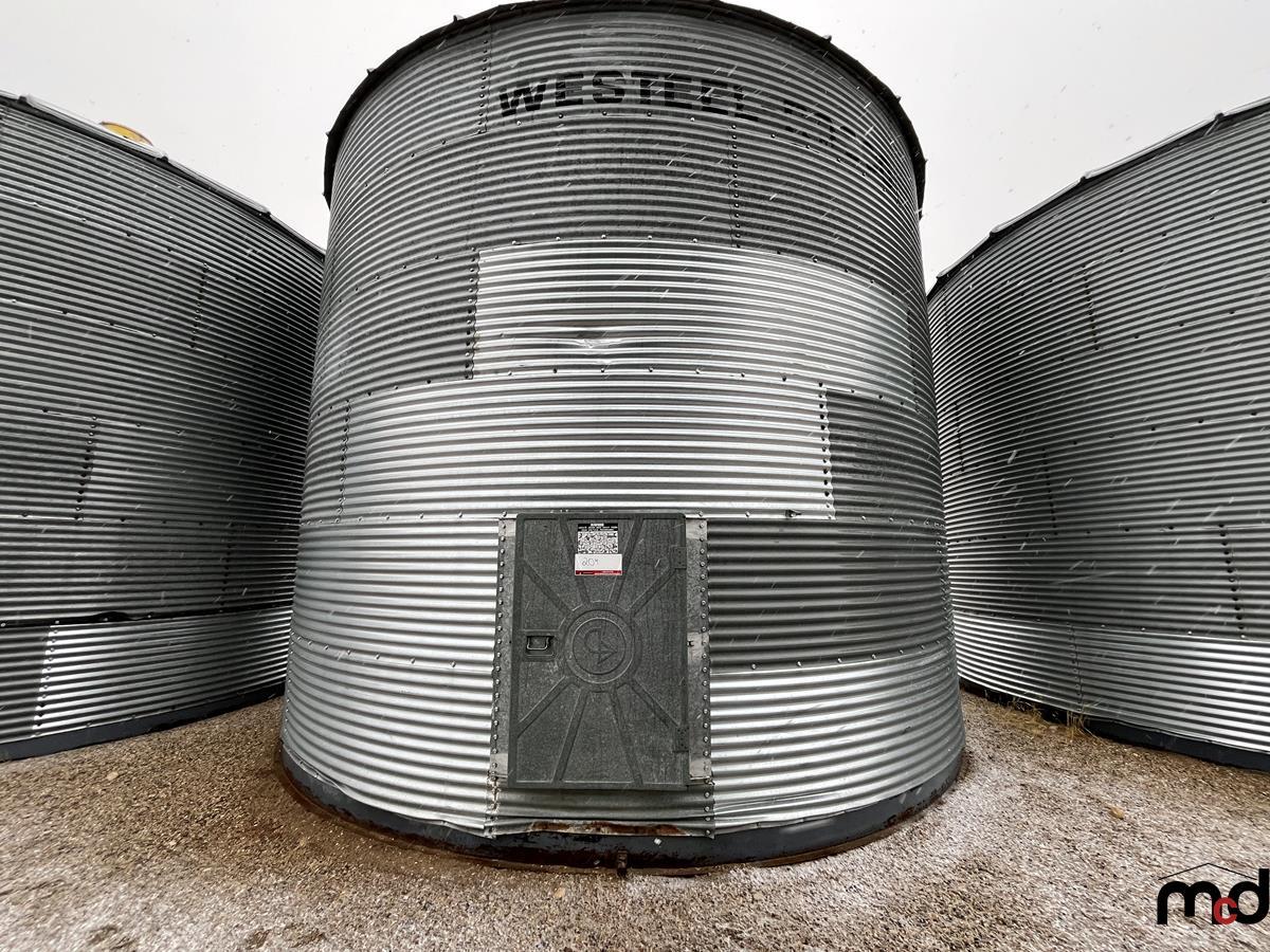 Westeel Rosco 4000 B/U Flat Bottom Bin