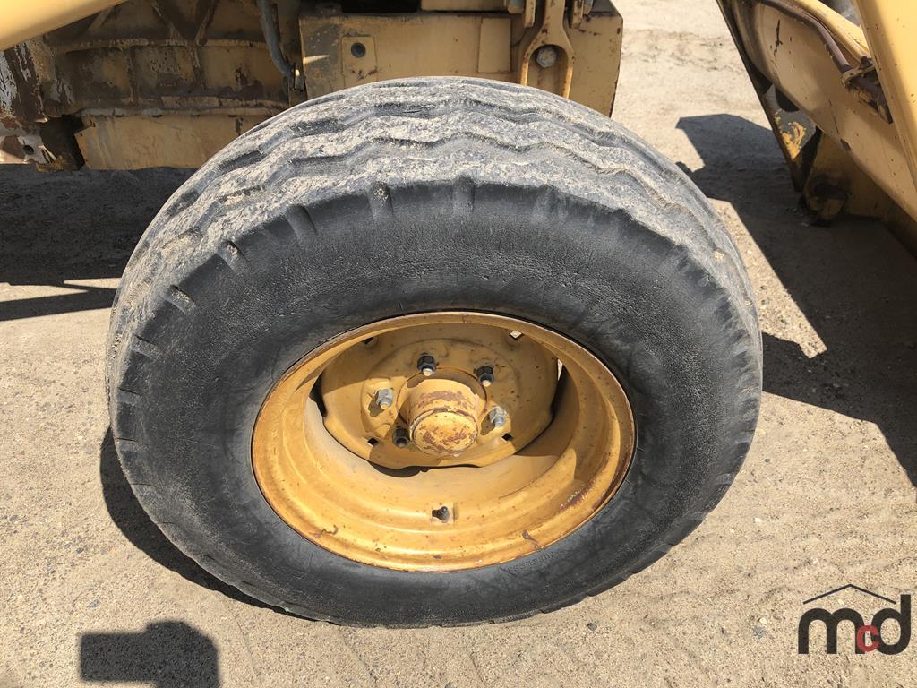 Ford 340A Tractor w/ Bucket