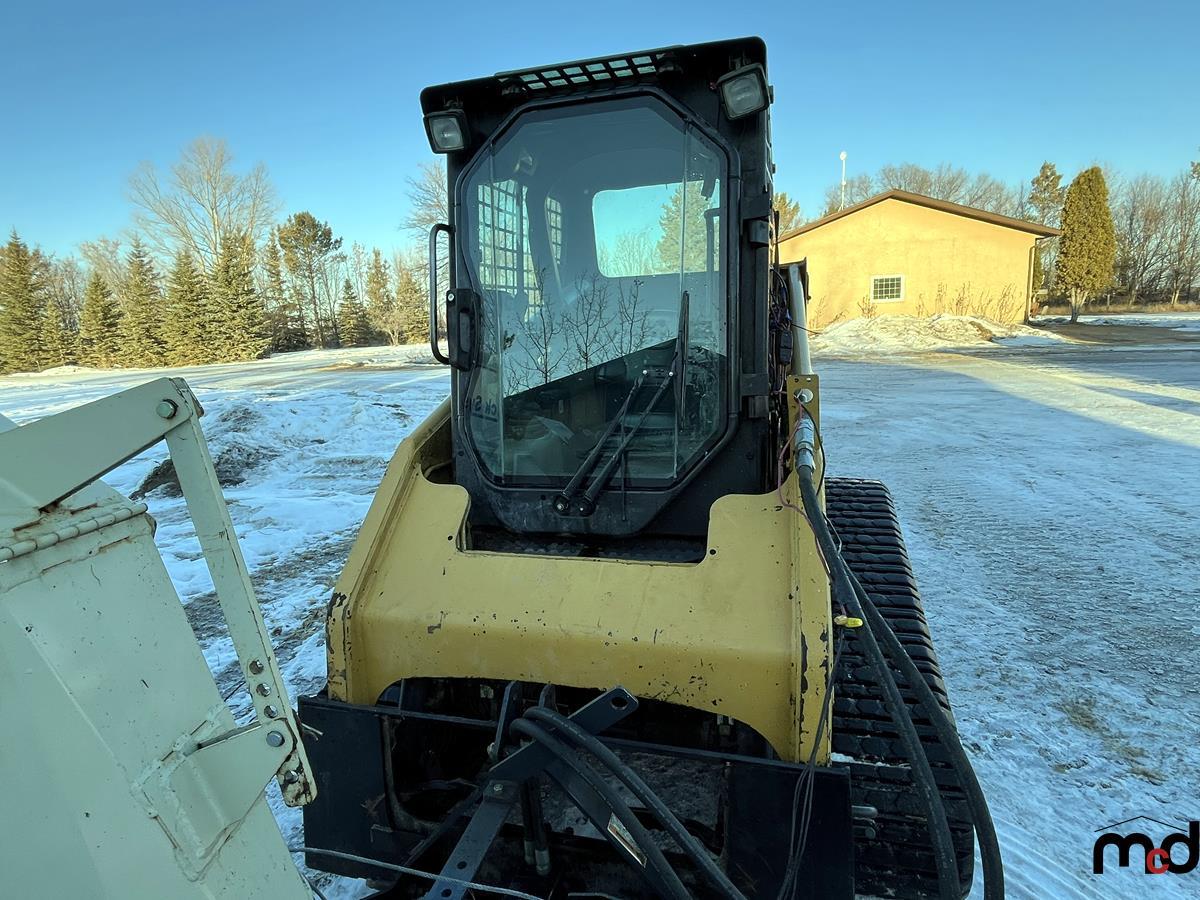 2004 Caterpillar 247B Compact Track Loader w/ Allied 6010 Snow Blower ...