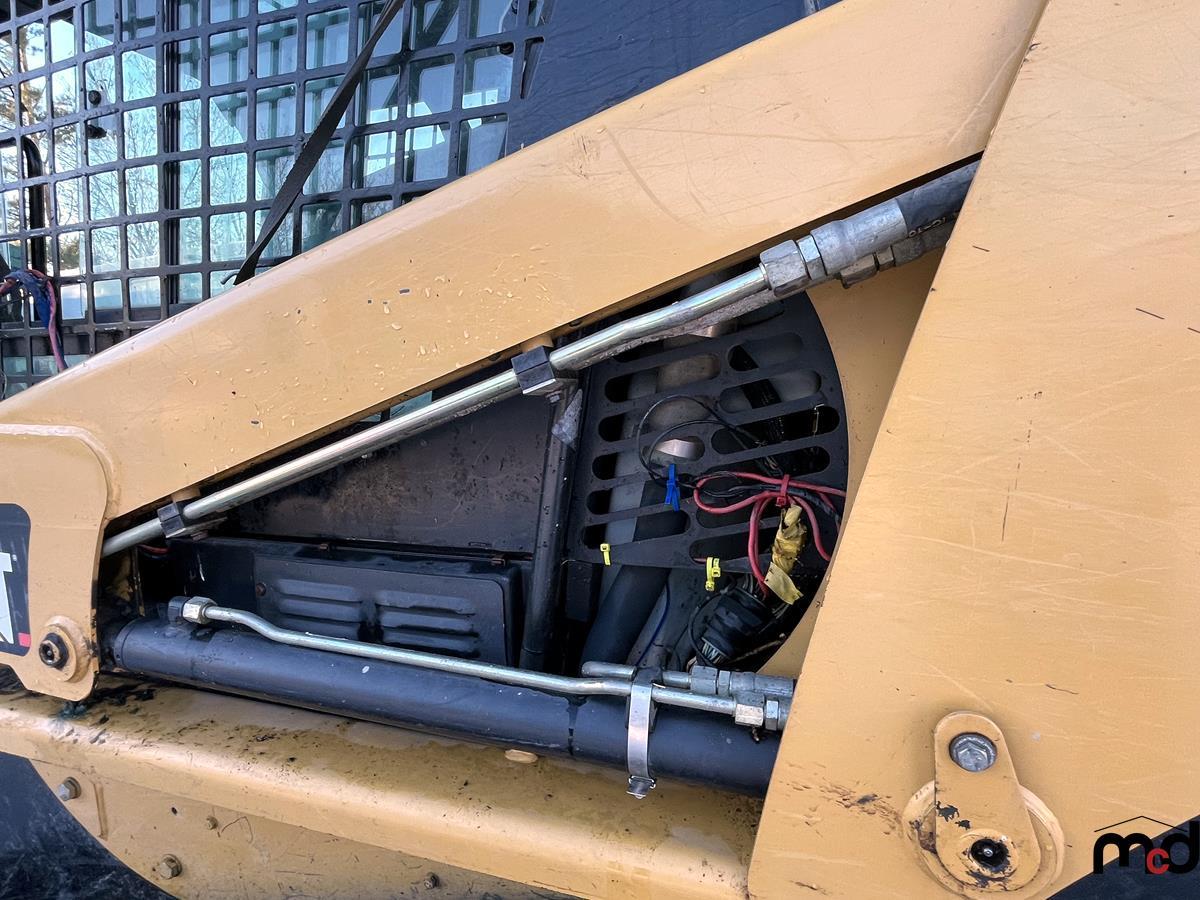 2004 Caterpillar 247B Compact Track Loader w/ Allied 6010 Snow Blower ...