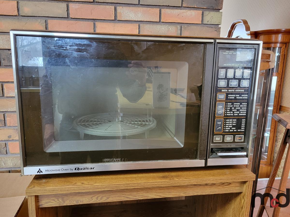 Quasar Microwave & Stand