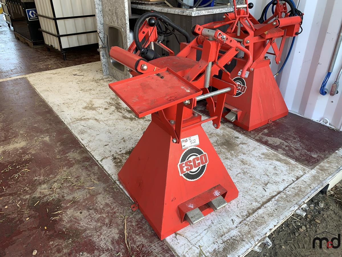 Esco Air Operated Adjustable Tire Spreader Machine w/ Light