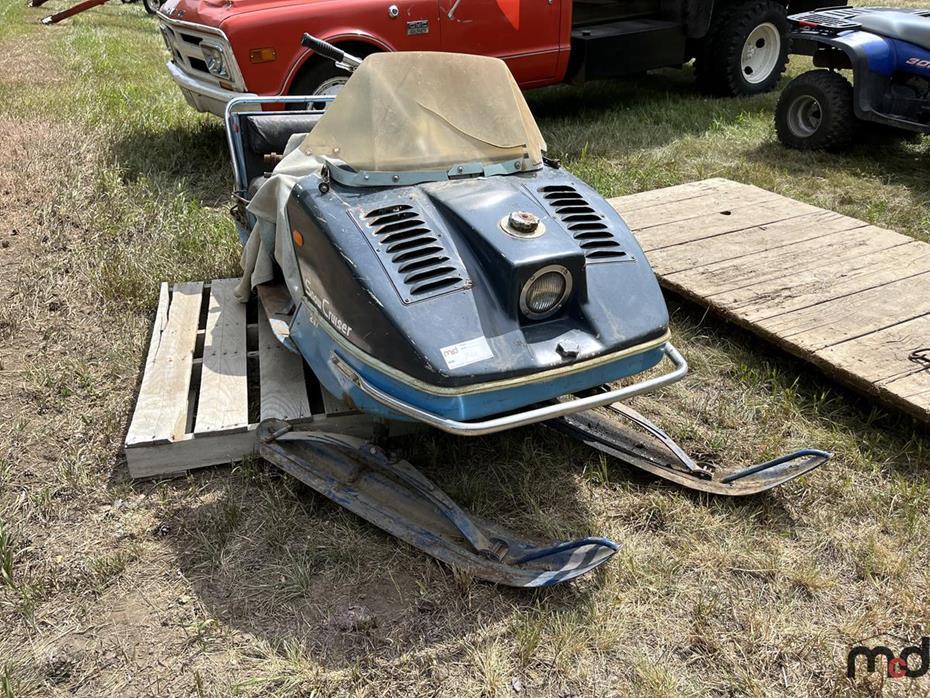 Snow Cruiser 207 Snowmobile (Non-Runner)