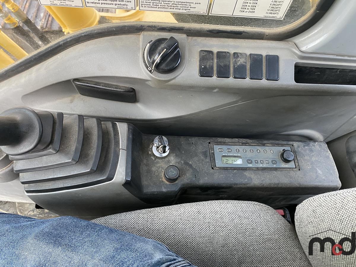 2007 New Holland E215 LC Hydraulic Excavator