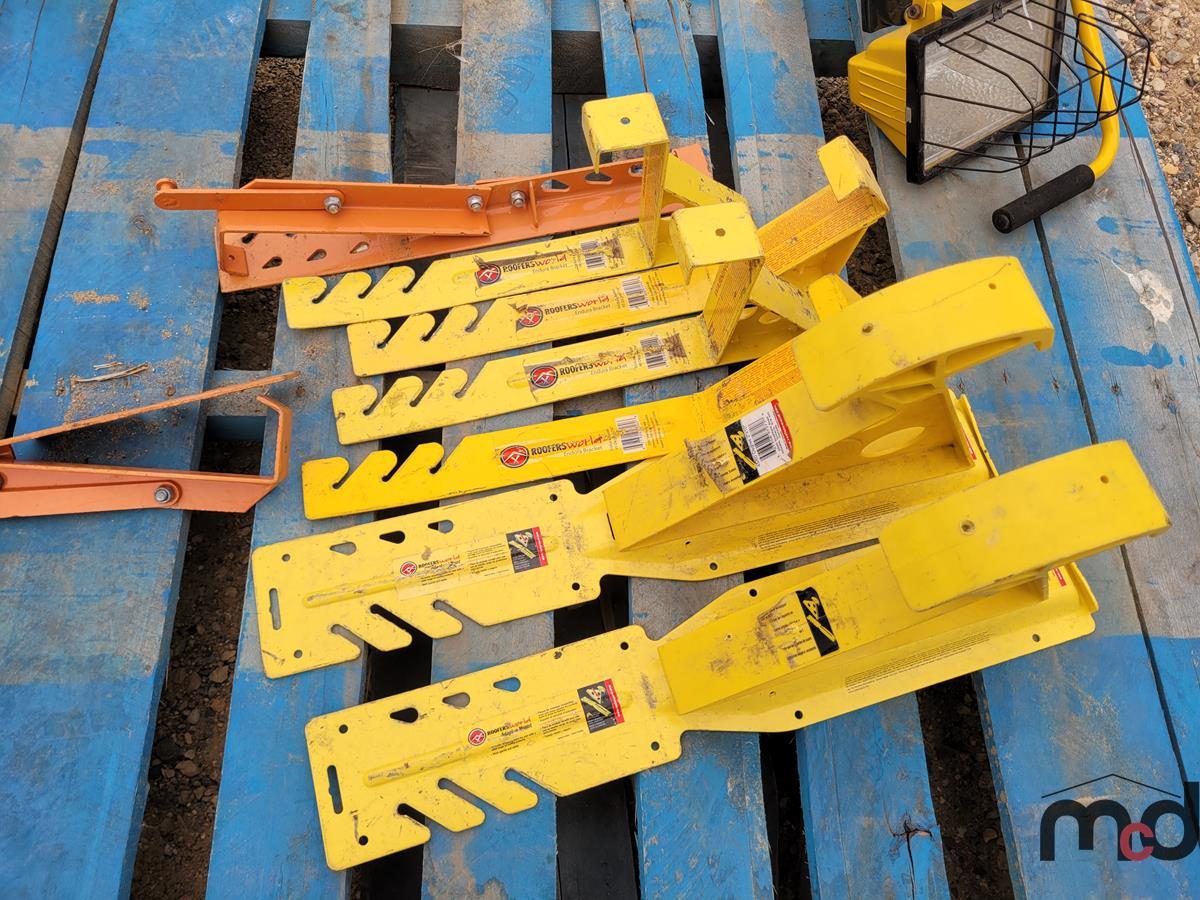 Roofers World Mounts and Light