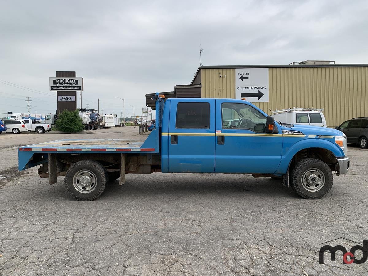2015 Ford F350 XLT Crew Cab Flatbed Truck