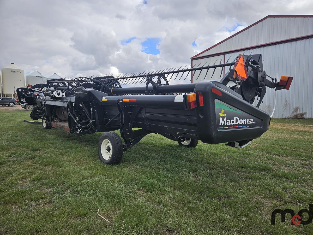 2009 MacDon FD70 Flexdraper Header