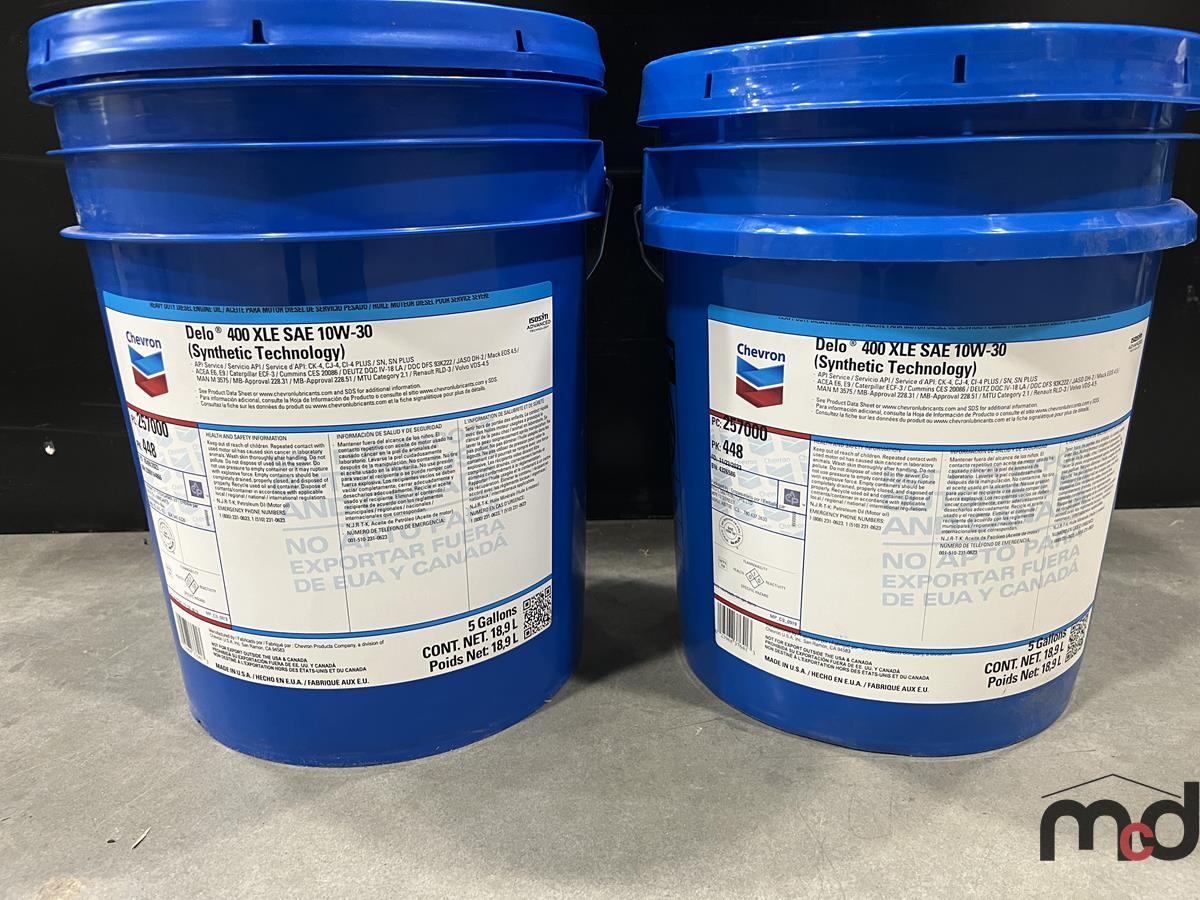 (2) Chevron Delo 400 XLE SAE 10W-30 5-Gallon Buckets of Engine Oil