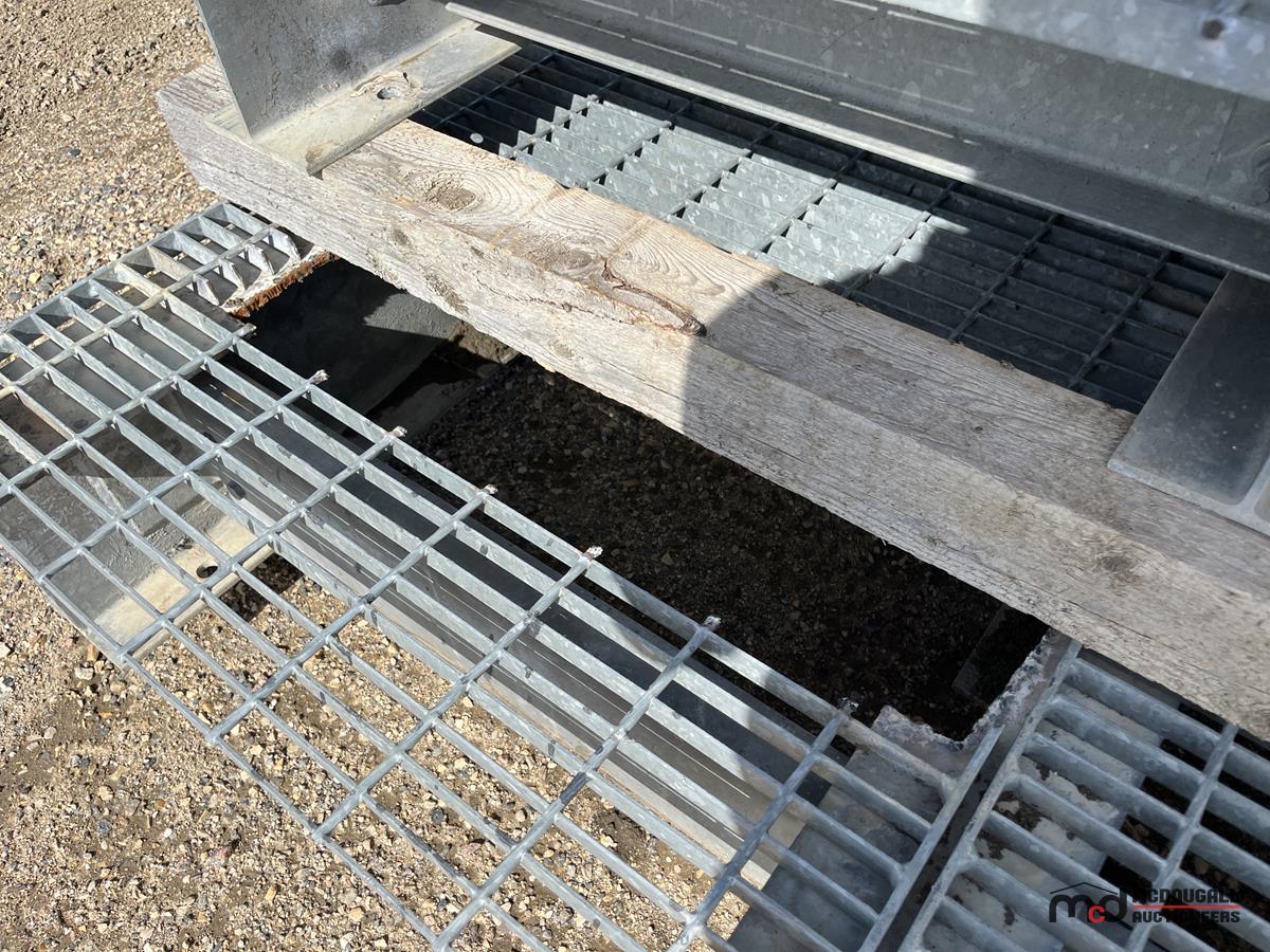 (22' x 7' x 4' 5'') Grading Platform w/ Rails