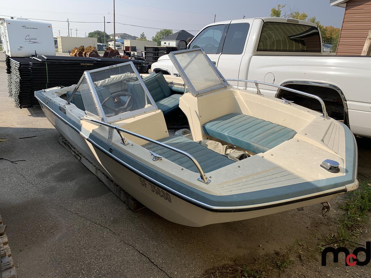 Glastron T-156 Boat