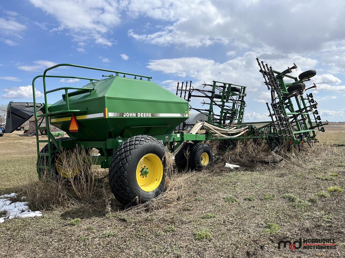 John Deere 787 Cart w/ 680 Chisel Plow