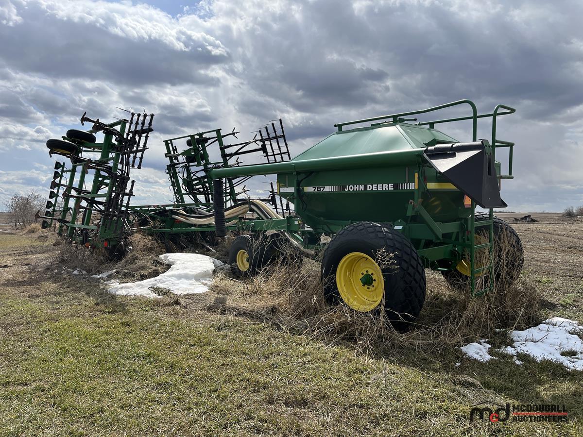 John Deere 787 Cart w/ 680 Chisel Plow