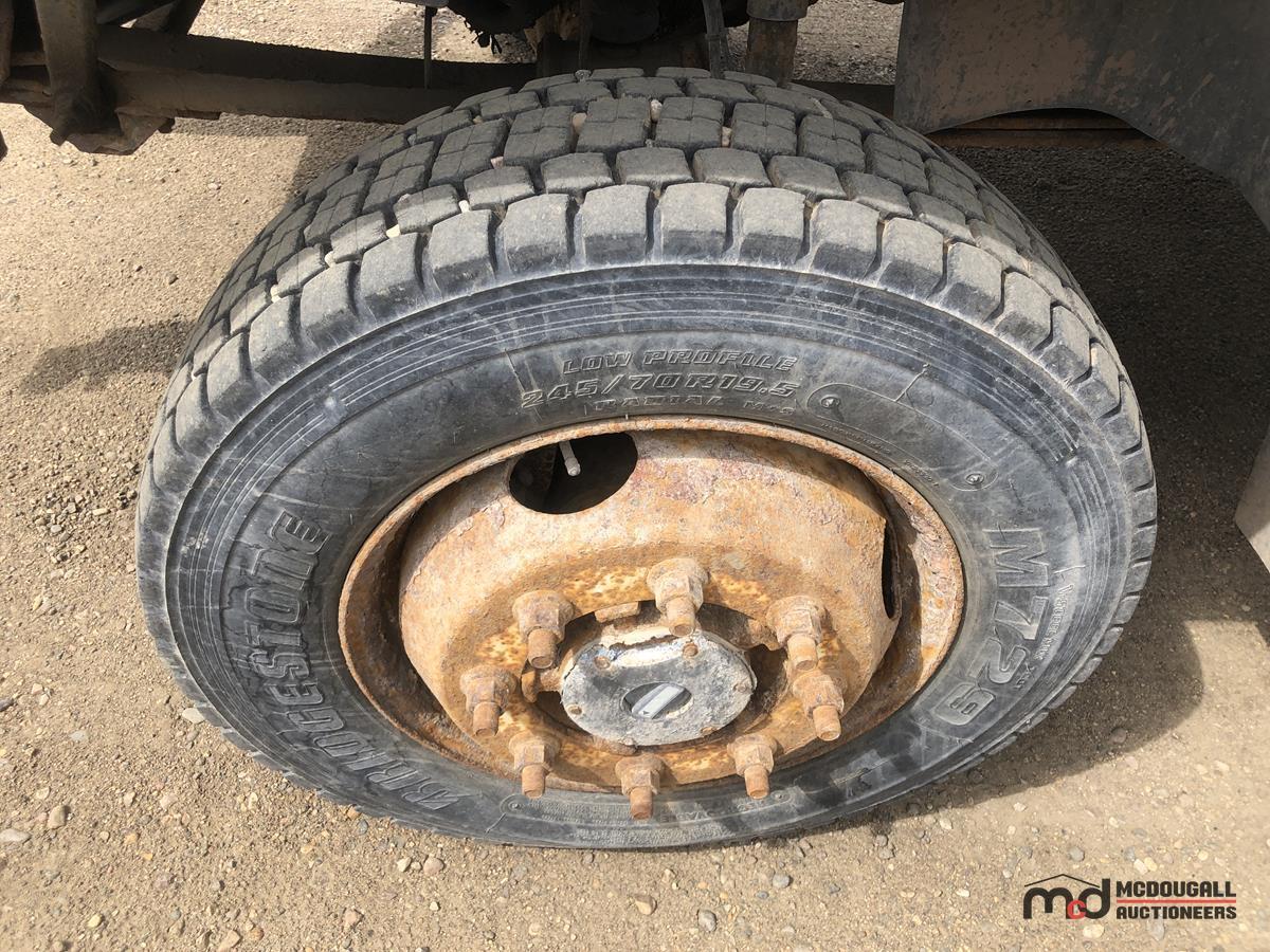 2006 Chevrolet C5500 Flat Deck Truck w/ Western Ice Breaker Spreader