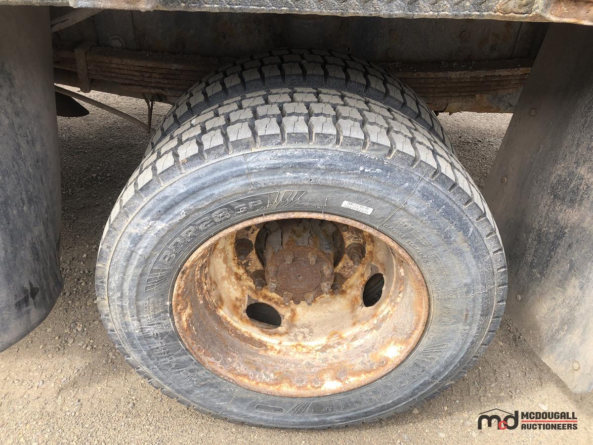 2006 Chevrolet C5500 Flat Deck Truck w/ Western Ice Breaker Spreader