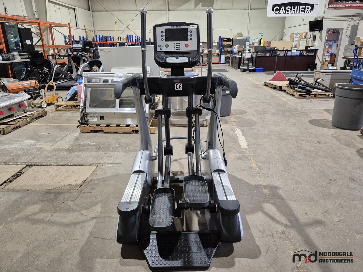 TRUE XCS900 Elliptical Trainer